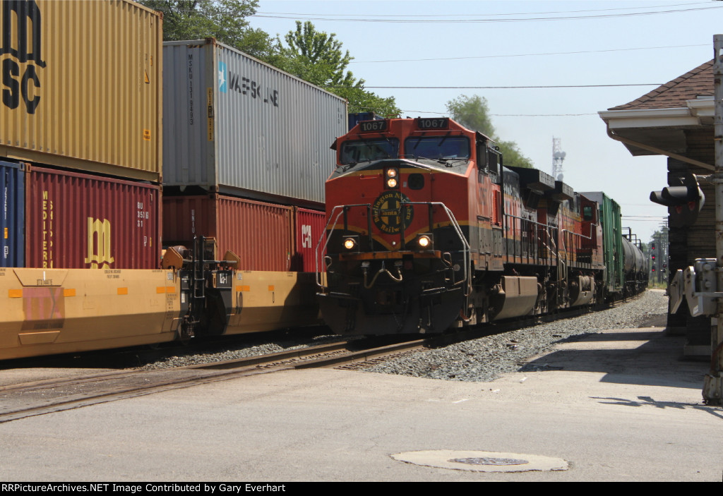 BNSF 1067 - Burlington Northern Santa Fe